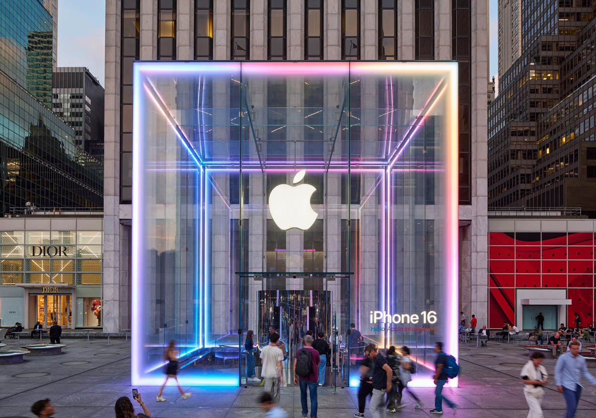 Les nouveaux iPhone 16 arrivent dans les Apple Store